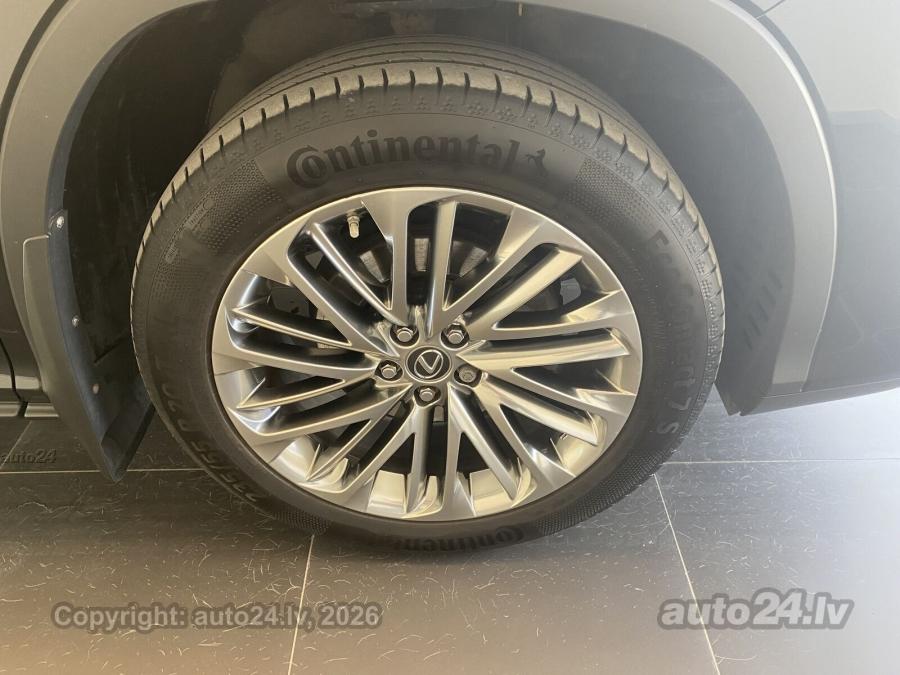 Melns Lexus RX 2021 Tallina, ar dzinēja tilpumu 3.50 L un nobraukumu 60 tūkst. km par 55000 €, foto 16 vietnē AUTOMOTO.COM.LV