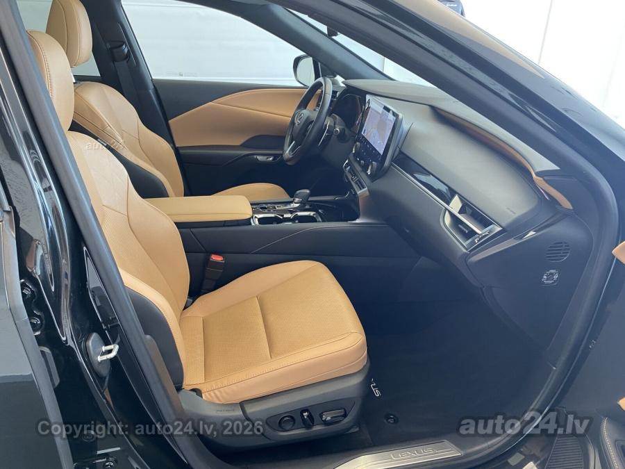 Black Lexus RX 2023 in Tallinn, with an engine capacity of 2.50 L and mileage of 36 thousand km for 67900 €, photo 8 on AUTOMOTO.COM.LV