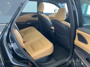 Black Lexus RX 2023 in Tallinn, with an engine capacity of 2.50 L and mileage of 36 thousand km for 67900 €, photo 9 on AUTOMOTO.COM.LV