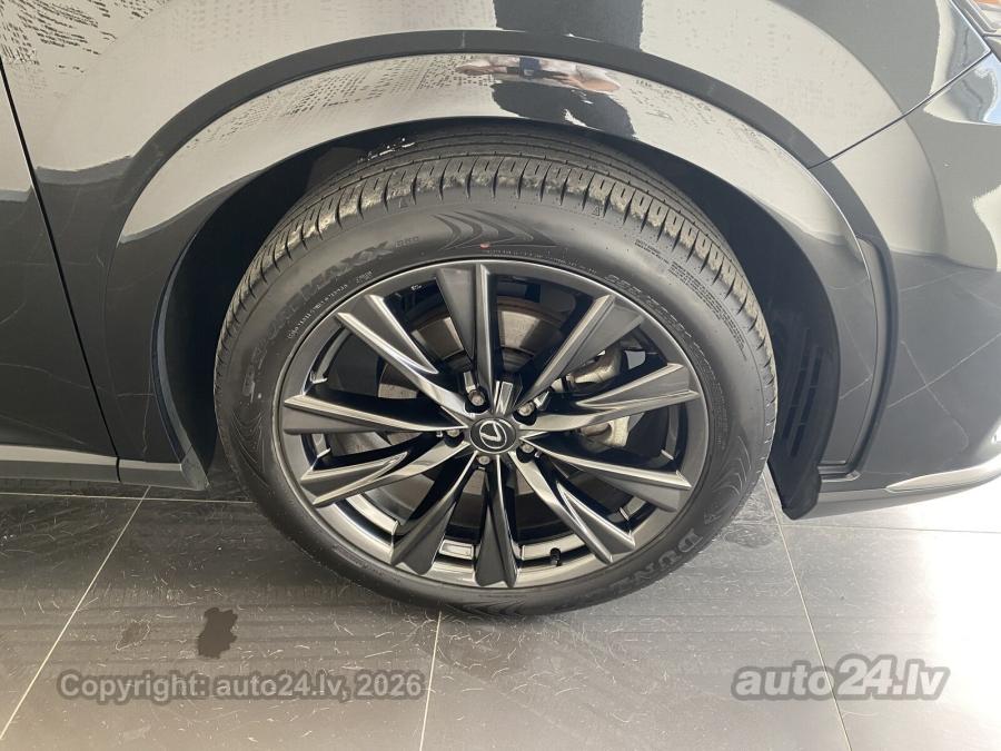 Black Lexus RX 2023 in Tallinn, with an engine capacity of 2.50 L and mileage of 36 thousand km for 67900 €, photo 17 on AUTOMOTO.COM.LV