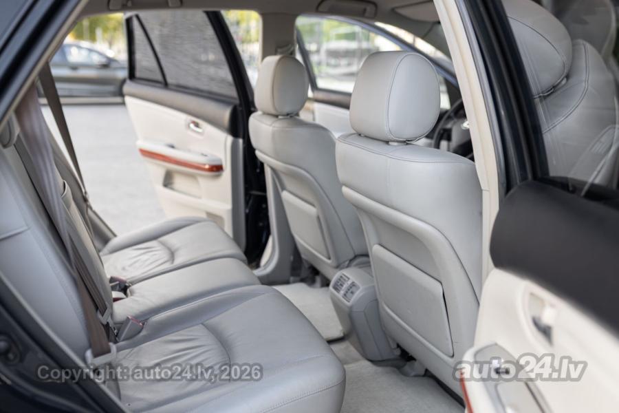 Blue Lexus RX 2005 in Tallinn, with an engine capacity of 3.00 L and mileage of 210 thousand km for 3499 €, photo 13 on AUTOMOTO.COM.LV