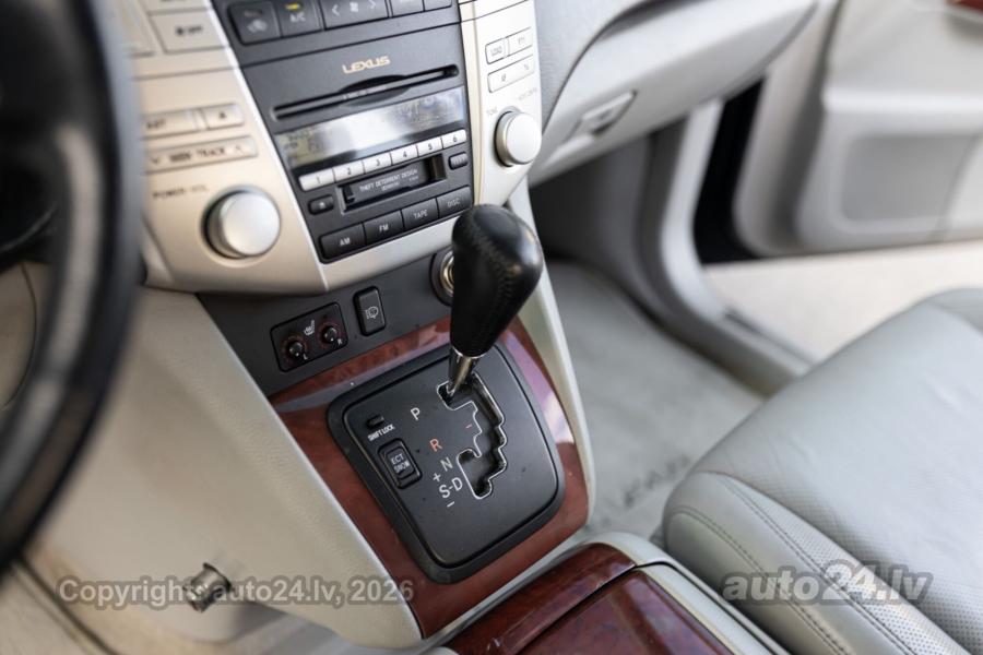 Blue Lexus RX 2005 in Tallinn, with an engine capacity of 3.00 L and mileage of 210 thousand km for 3499 €, photo 15 on AUTOMOTO.COM.LV