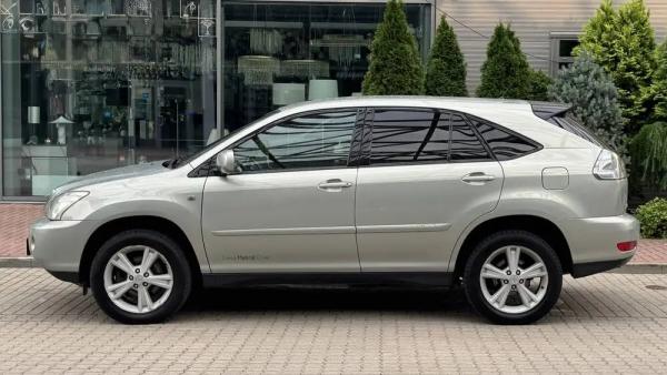 Blue Lexus RX 2007 in Riga, with an engine capacity of 3.30 L and mileage of 381 thousand km for 3900 €, photo 6 on AUTOMOTO.COM.LV