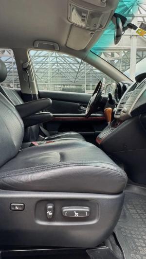 Blue Lexus RX 2007 in Riga, with an engine capacity of 3.30 L and mileage of 381 thousand km for 3900 €, photo 15 on AUTOMOTO.COM.LV