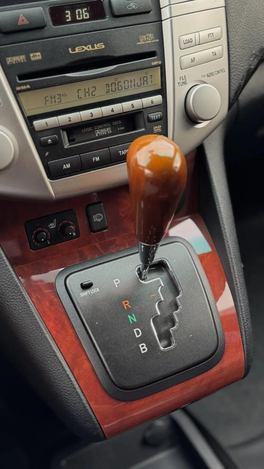Blue Lexus RX 2007 in Riga, with an engine capacity of 3.30 L and mileage of 381 thousand km for 3900 €, photo 22 on AUTOMOTO.COM.LV