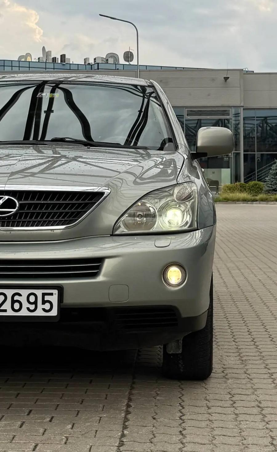 Blue Lexus RX 2007 in Riga, with an engine capacity of 3.30 L and mileage of 381 thousand km for 3900 €, photo 31 on AUTOMOTO.COM.LV