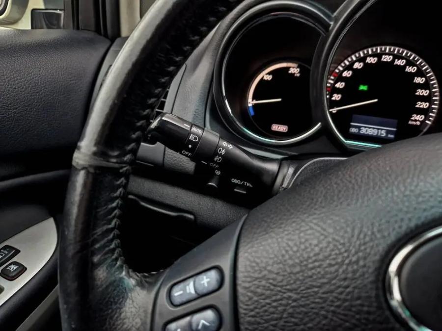 Blue Lexus RX 2008 in Riga, with an engine capacity of 3.30 L and mileage of 309 thousand km for 6190 €, photo 16 on AUTOMOTO.COM.LV