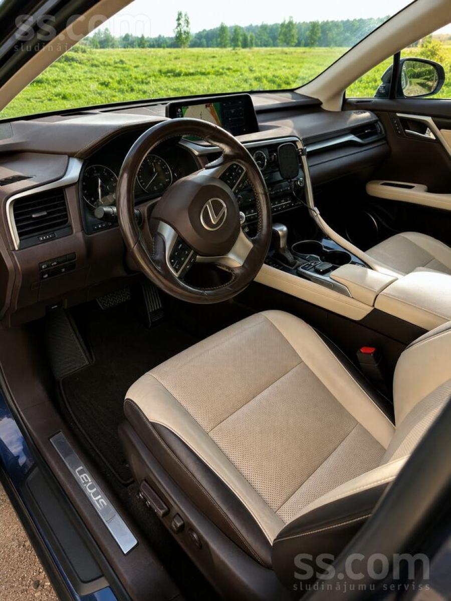Blue Lexus RX 2018 in Riga, with an engine capacity of 2.00 L and mileage of 123 thousand km for 24900 €, photo 6 on AUTOMOTO.COM.LV