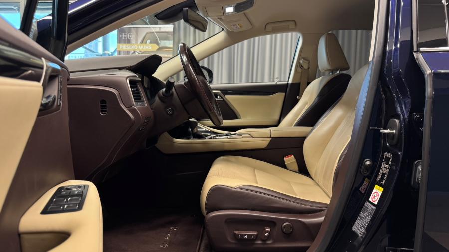 Blue Lexus RX 2018 in Riga, with an engine capacity of 2.00 L and mileage of 125 thousand km for 24900 €, photo 8 on AUTOMOTO.COM.LV