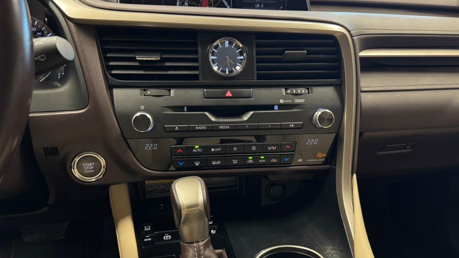 Blue Lexus RX 2018 in Riga, with an engine capacity of 2.00 L and mileage of 125 thousand km for 24900 €, photo 15 on AUTOMOTO.COM.LV