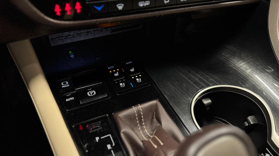 Blue Lexus RX 2018 in Riga, with an engine capacity of 2.00 L and mileage of 125 thousand km for 24900 €, photo 16 on AUTOMOTO.COM.LV