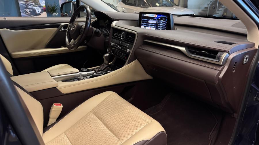 Blue Lexus RX 2018 in Riga, with an engine capacity of 2.00 L and mileage of 125 thousand km for 24900 €, photo 18 on AUTOMOTO.COM.LV