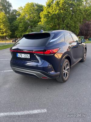 Blue Lexus RX 2023 in Johvi, with an engine capacity of 2.50 L and mileage of 39 thousand km for 56999 €, photo 4 on AUTOMOTO.COM.LV