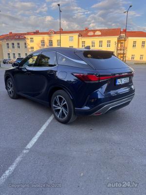 Blue Lexus RX 2023 in Johvi, with an engine capacity of 2.50 L and mileage of 39 thousand km for 56999 €, photo 5 on AUTOMOTO.COM.LV