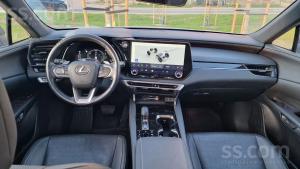 Zils Lexus RX 2023 Jūrmala, ar dzinēja tilpumu 2.50 L un nobraukumu 52 tūkst. km par 60900 €, foto 13 vietnē AUTOMOTO.COM.LV