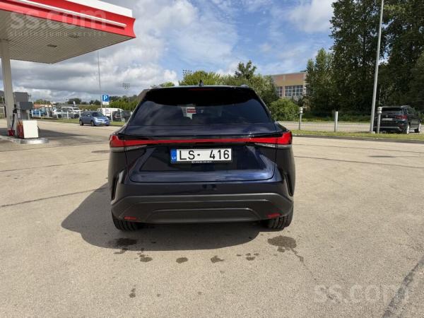 Zils Lexus RX 2024 Rīga, ar dzinēja tilpumu 2.50 L un nobraukumu 44 tūkst. km par 51900 €, foto 6 vietnē AUTOMOTO.COM.LV