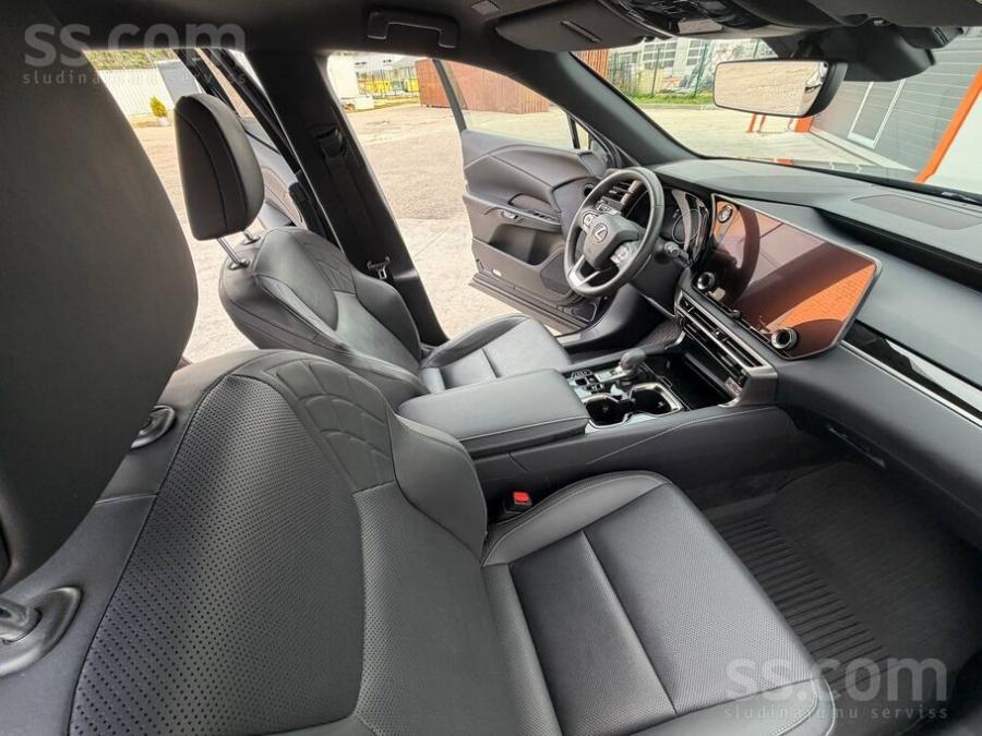 Zils Lexus RX 2024 Rīga, ar dzinēja tilpumu 2.40 L un nobraukumu 45 tūkst. km par 54700 €, foto 4 vietnē AUTOMOTO.COM.LV