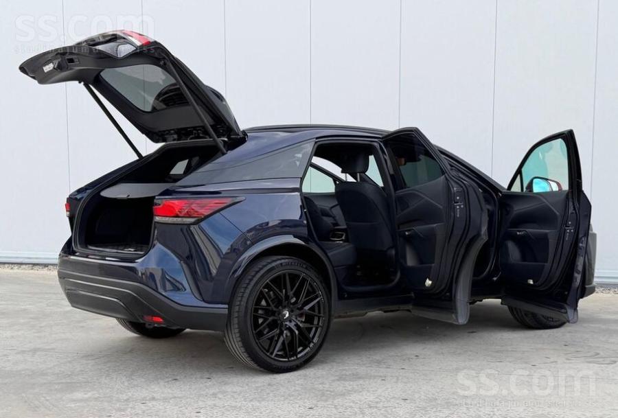 Zils Lexus RX 2024 Rīga, ar dzinēja tilpumu 2.40 L un nobraukumu 45 tūkst. km par 54700 €, foto 17 vietnē AUTOMOTO.COM.LV