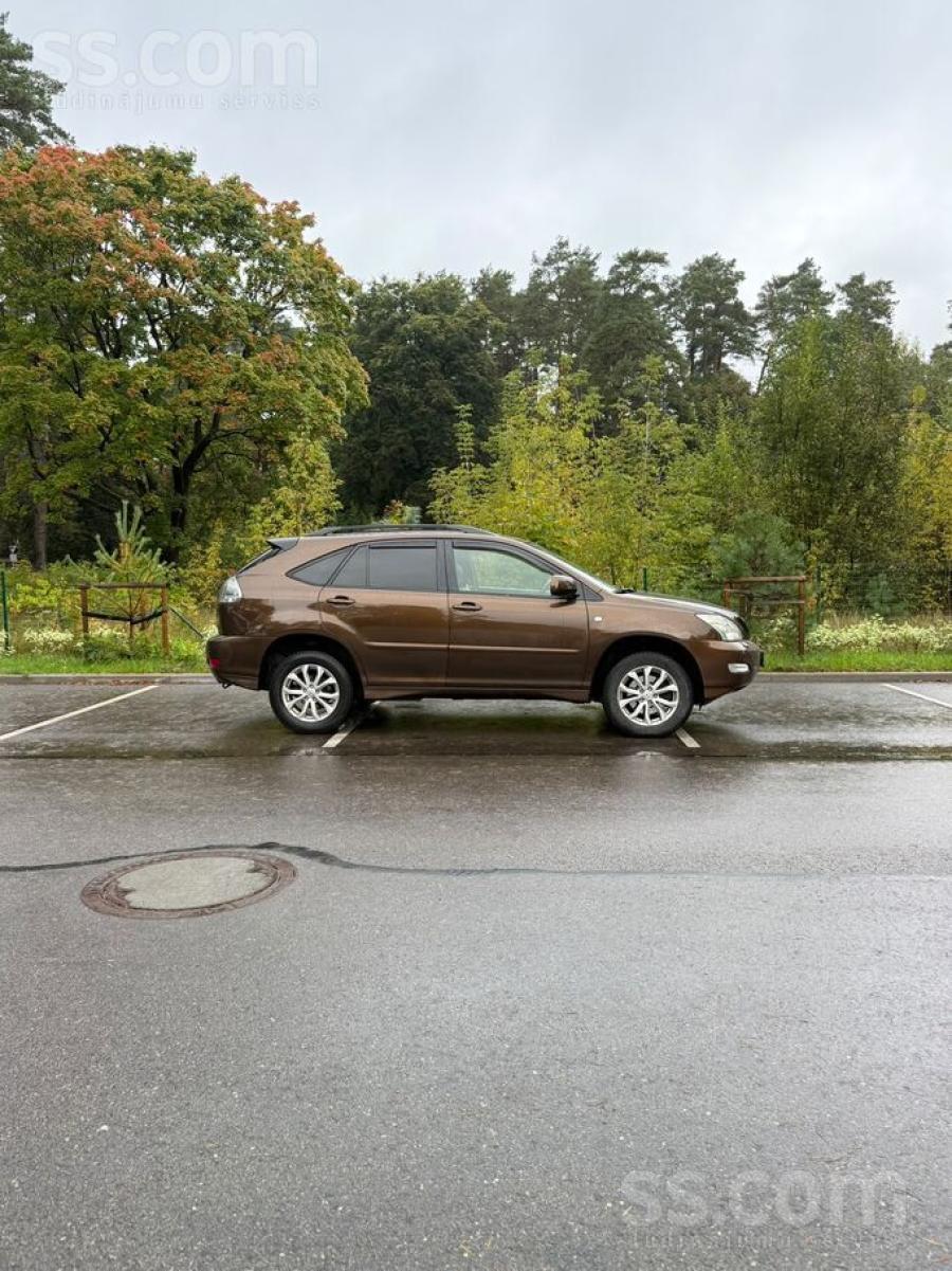 Brown Lexus RX 2004 in Daugavpils, with an engine capacity of 3.00 L and mileage of 402 thousand km for 2450 €, photo 6 on AUTOMOTO.COM.LV