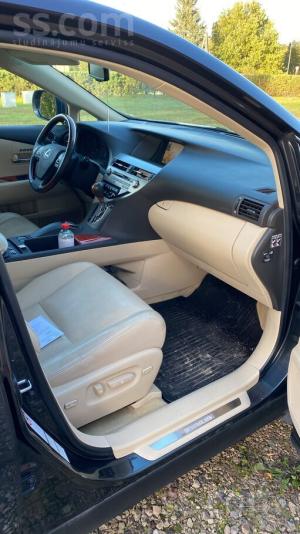 Brown Lexus RX 2009 in Riga, with an engine capacity of 3.50 L and mileage of 194 thousand km for 11000 €, photo 10 on AUTOMOTO.COM.LV