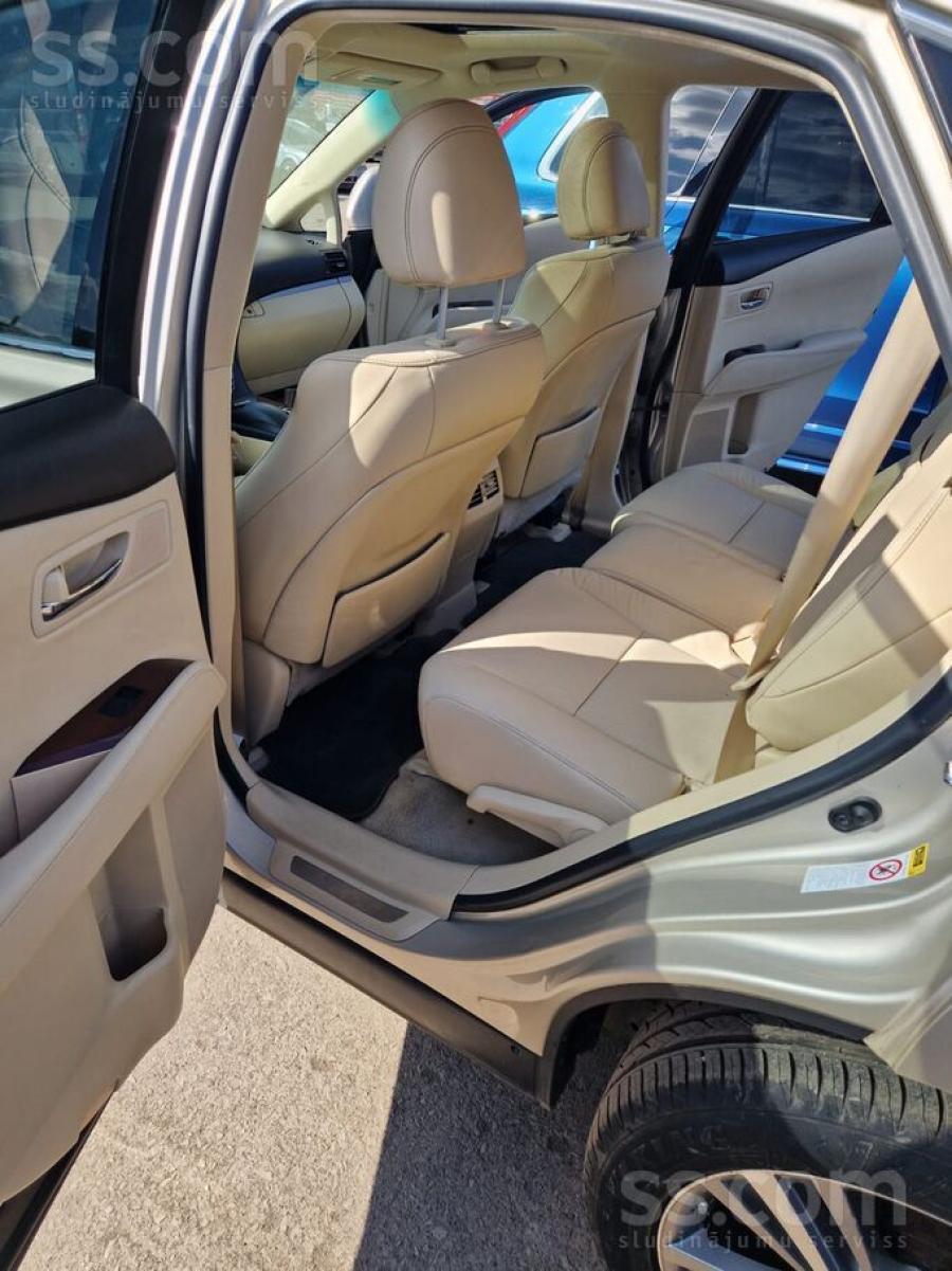 Brown Lexus RX 2015 in Riga, with an engine capacity of 3.50 L and mileage of 262 thousand km for 15800 €, photo 3 on AUTOMOTO.COM.LV