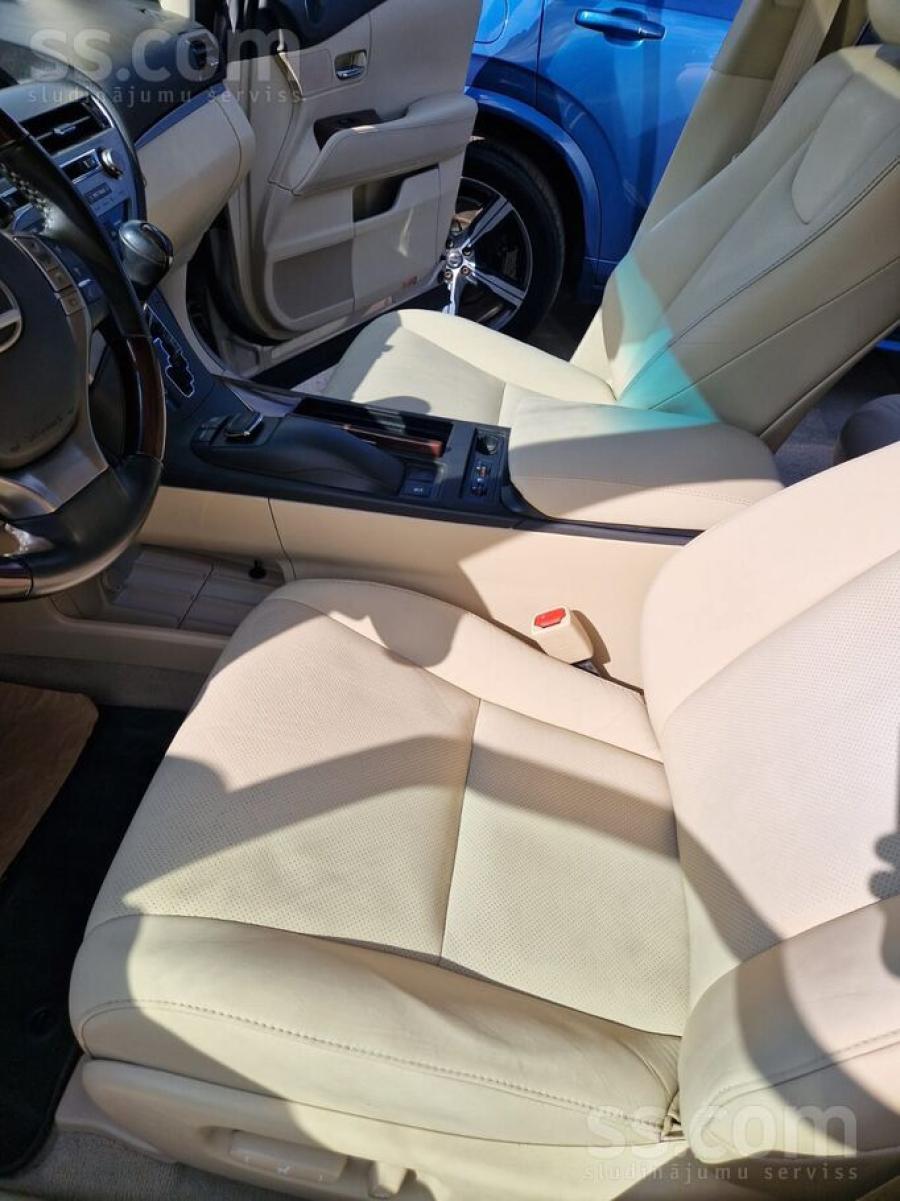 Brown Lexus RX 2015 in Riga, with an engine capacity of 3.50 L and mileage of 262 thousand km for 15800 €, photo 4 on AUTOMOTO.COM.LV