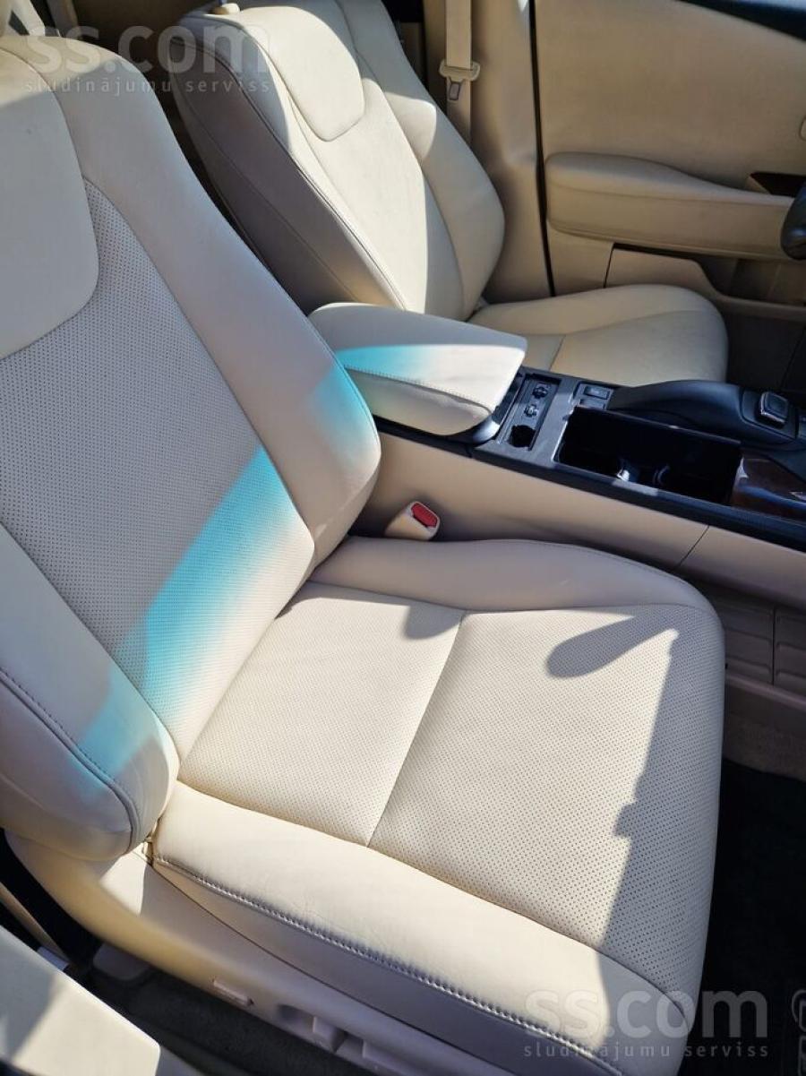 Brown Lexus RX 2015 in Riga, with an engine capacity of 3.50 L and mileage of 262 thousand km for 15800 €, photo 7 on AUTOMOTO.COM.LV