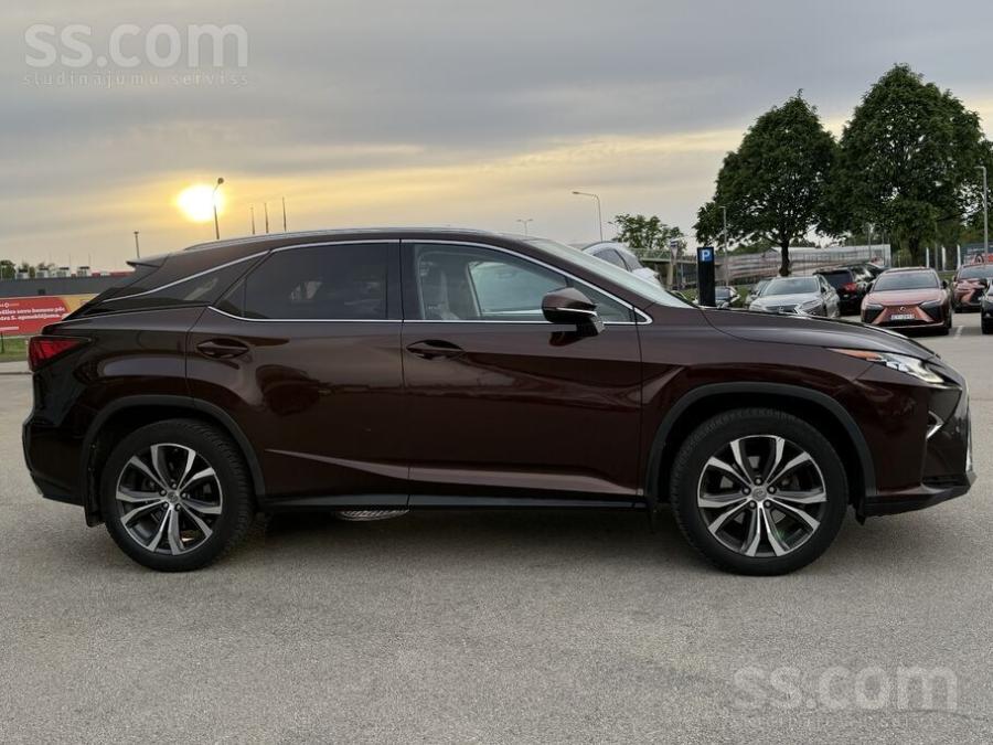 Brown Lexus RX 2016 in Riga, with an engine capacity of 2.00 L and mileage of 203 thousand km for 18500 €, photo 5 on AUTOMOTO.COM.LV