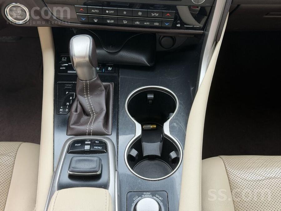 Brown Lexus RX 2016 in Riga, with an engine capacity of 2.00 L and mileage of 203 thousand km for 18500 €, photo 11 on AUTOMOTO.COM.LV