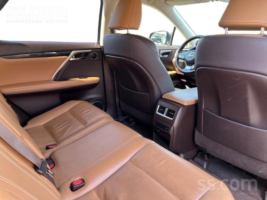 Brown Lexus RX 2019 in Riga, with an engine capacity of 3.50 L and mileage of 165 thousand km for 27200 €, photo 8 on AUTOMOTO.COM.LV