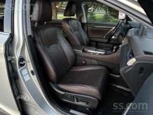 Brūns Lexus RX 2021 Rīga, ar dzinēja tilpumu 3.50 L un nobraukumu 97 tūkst. km par 39700 €, foto 21 vietnē AUTOMOTO.COM.LV