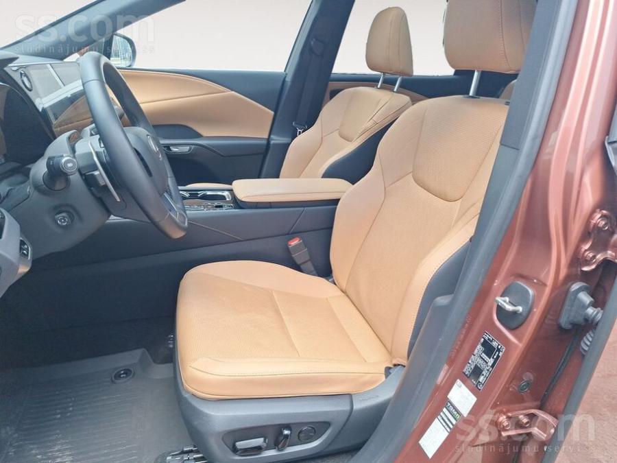 Brown Lexus RX 2024 in Riga, with an engine capacity of 2.50 L and mileage of 13 thousand km for 66500 €, photo 11 on AUTOMOTO.COM.LV