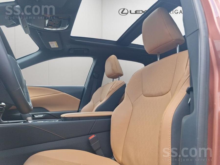Brown Lexus RX 2024 in Riga, with an engine capacity of 2.50 L and mileage of 13 thousand km for 66500 €, photo 15 on AUTOMOTO.COM.LV