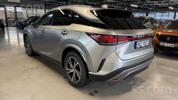Brown Lexus RX 2024 in Riga, with an engine capacity of 2.50 L and mileage of 87 thousand km for 52900 €, photo 4 on AUTOMOTO.COM.LV