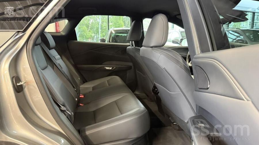 Brūns Lexus RX 2024 Rīga, ar dzinēja tilpumu 2.50 L un nobraukumu 87 tūkst. km par 52900 €, foto 19 vietnē AUTOMOTO.COM.LV