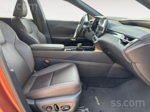 Brown Lexus RX 2025 in Riga, with an engine capacity of 2.50 L and mileage of 13 thousand km for 72900 €, photo 7 on AUTOMOTO.COM.LV