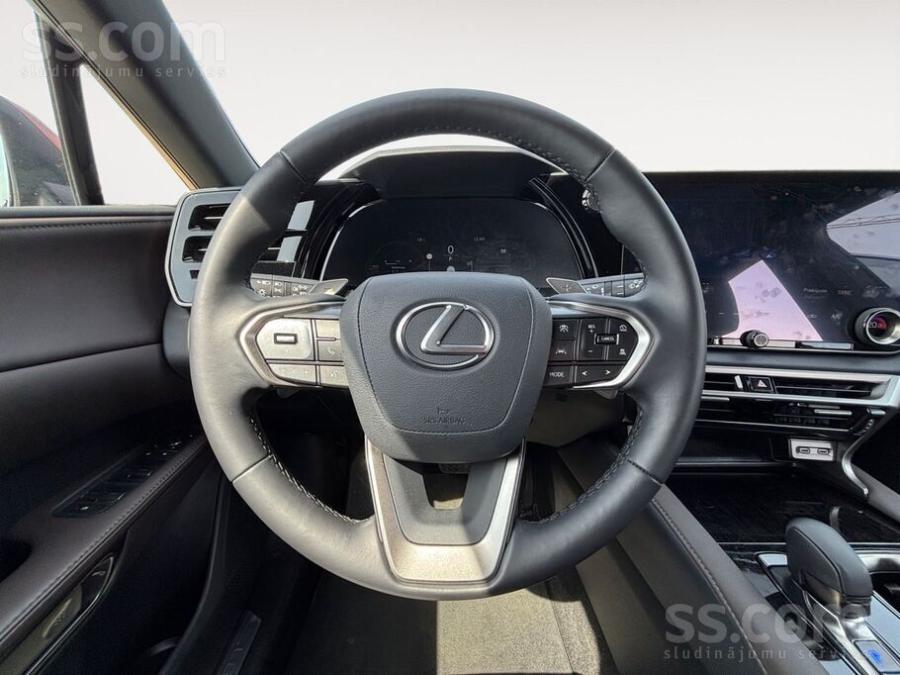 Brown Lexus RX 2025 in Riga, with an engine capacity of 2.50 L and mileage of 13 thousand km for 72900 €, photo 10 on AUTOMOTO.COM.LV