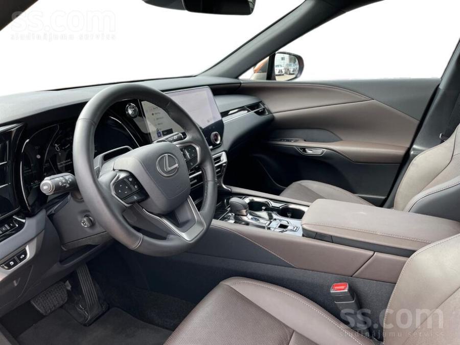 Brown Lexus RX 2025 in Riga, with an engine capacity of 2.50 L and mileage of 24 thousand km for 74000 €, photo 12 on AUTOMOTO.COM.LV