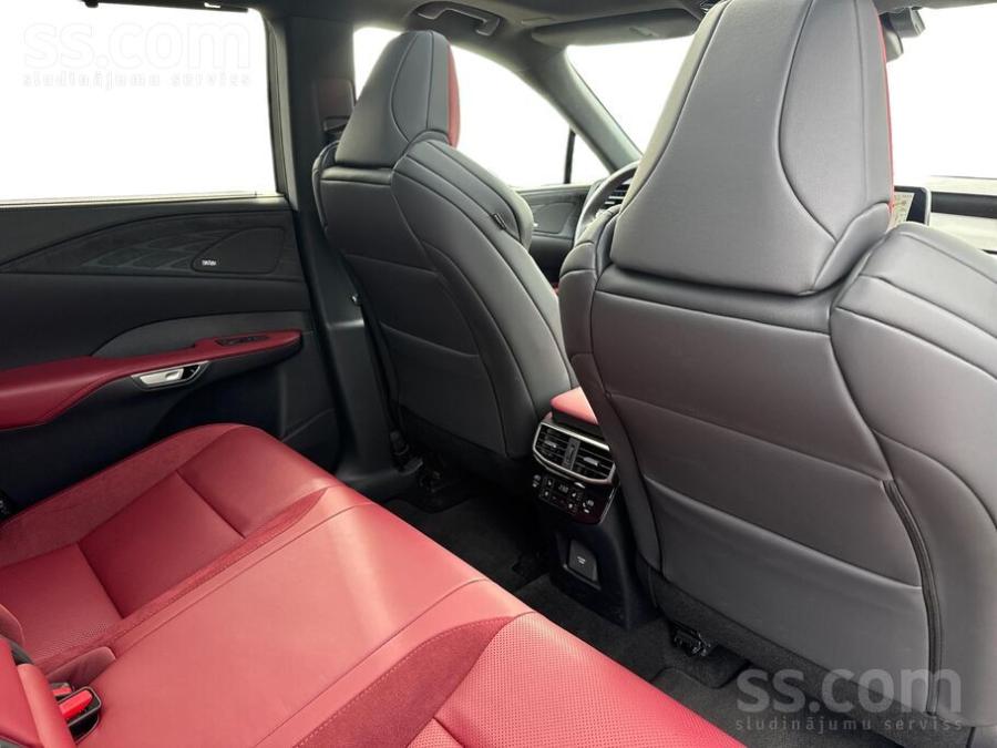 Brown Lexus RX 2025 in Riga, with an engine capacity of 2.40 L and mileage of 7 thousand km for 79000 €, photo 8 on AUTOMOTO.COM.LV