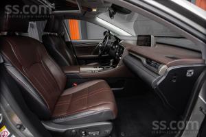 Brown Lexus RX 2018 in Riga, with an engine capacity of 3.50 L and mileage of 290 thousand km for 25500 €, photo 6 on AUTOMOTO.COM.LV