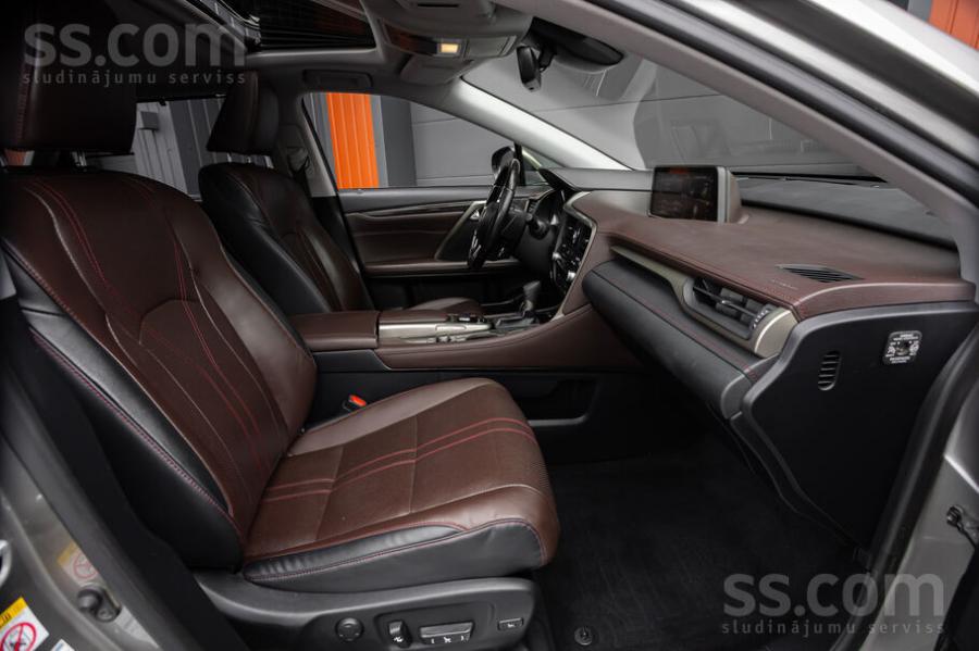 Brown Lexus RX 2018 in Riga, with an engine capacity of 3.50 L and mileage of 290 thousand km for 25500 €, photo 6 on AUTOMOTO.COM.LV