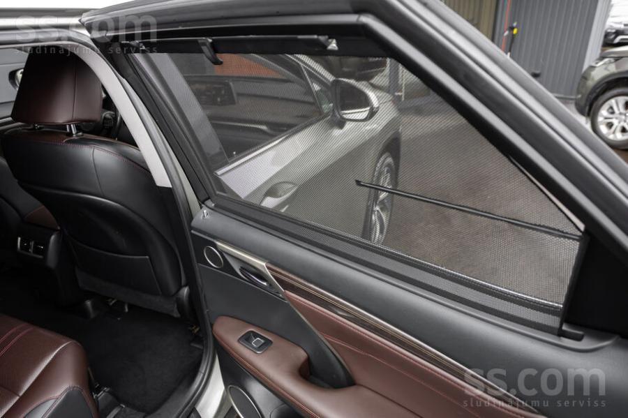 Brown Lexus RX 2018 in Riga, with an engine capacity of 3.50 L and mileage of 290 thousand km for 25500 €, photo 8 on AUTOMOTO.COM.LV