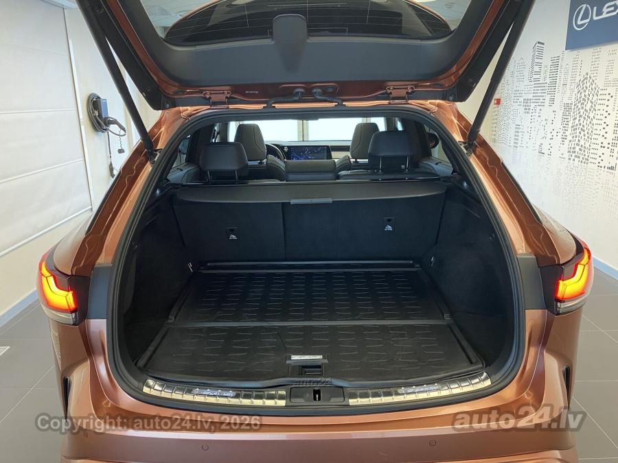 Brūns Lexus RX 2023 Tallina, ar dzinēja tilpumu 2.40 L un nobraukumu 44 tūkst. km par 79000 €, foto 13 vietnē AUTOMOTO.COM.LV