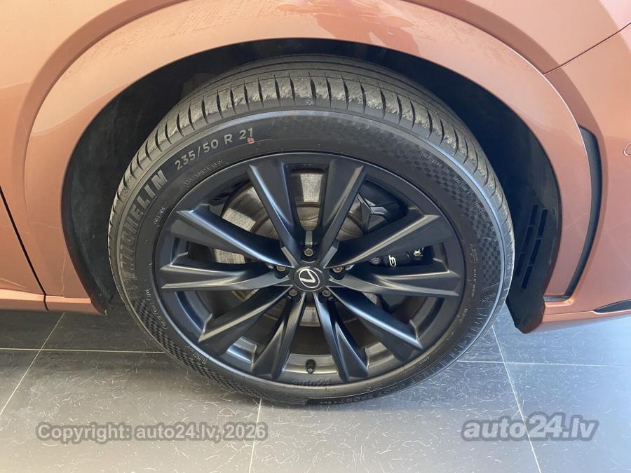 Brūns Lexus RX 2023 Tallina, ar dzinēja tilpumu 2.40 L un nobraukumu 44 tūkst. km par 79000 €, foto 17 vietnē AUTOMOTO.COM.LV