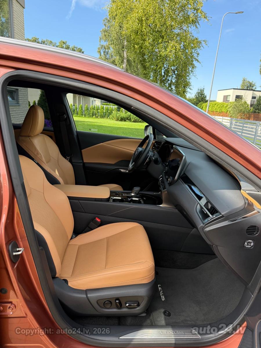 Brūns Lexus RX 2024 Tallina, ar dzinēja tilpumu 2.50 L un nobraukumu 24 tūkst. km par 78900 €, foto 12 vietnē AUTOMOTO.COM.LV