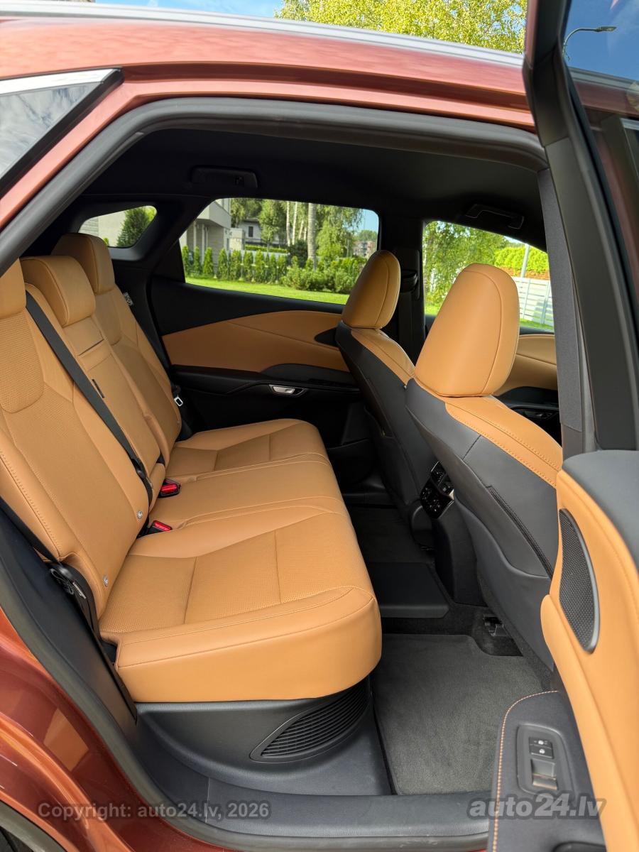 Brūns Lexus RX 2024 Tallina, ar dzinēja tilpumu 2.50 L un nobraukumu 24 tūkst. km par 78900 €, foto 13 vietnē AUTOMOTO.COM.LV