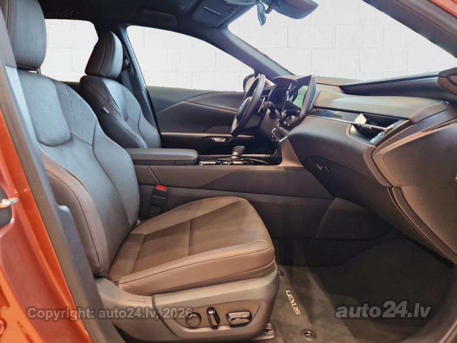 Brūns Lexus RX 2025 Tallina, ar dzinēja tilpumu 2.50 L un nobraukumu 13 tūkst. km par 77990 €, foto 6 vietnē AUTOMOTO.COM.LV