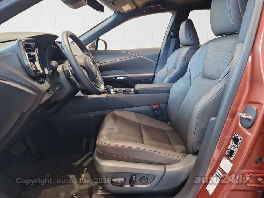 Brūns Lexus RX 2025 Tallina, ar dzinēja tilpumu 2.50 L un nobraukumu 13 tūkst. km par 77990 €, foto 11 vietnē AUTOMOTO.COM.LV