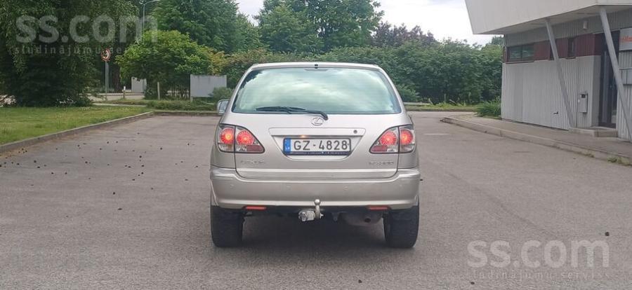 Lexus RX 2002 in Riga, with an engine capacity of 3.00 L and mileage of 375 thousand km for 2000 €, photo 6 on AUTOMOTO.COM.LV
