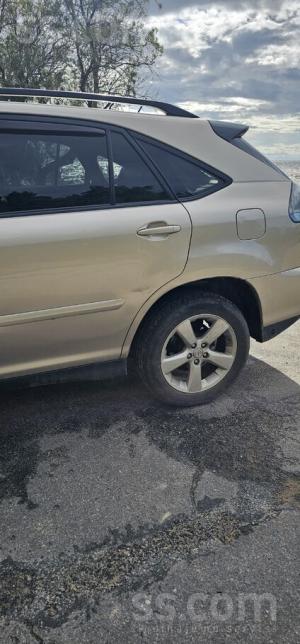 Lexus RX 2004 in Riga, with an engine capacity of 3.00 L and mileage of 245 thousand km for 3800 €, photo 8 on AUTOMOTO.COM.LV
